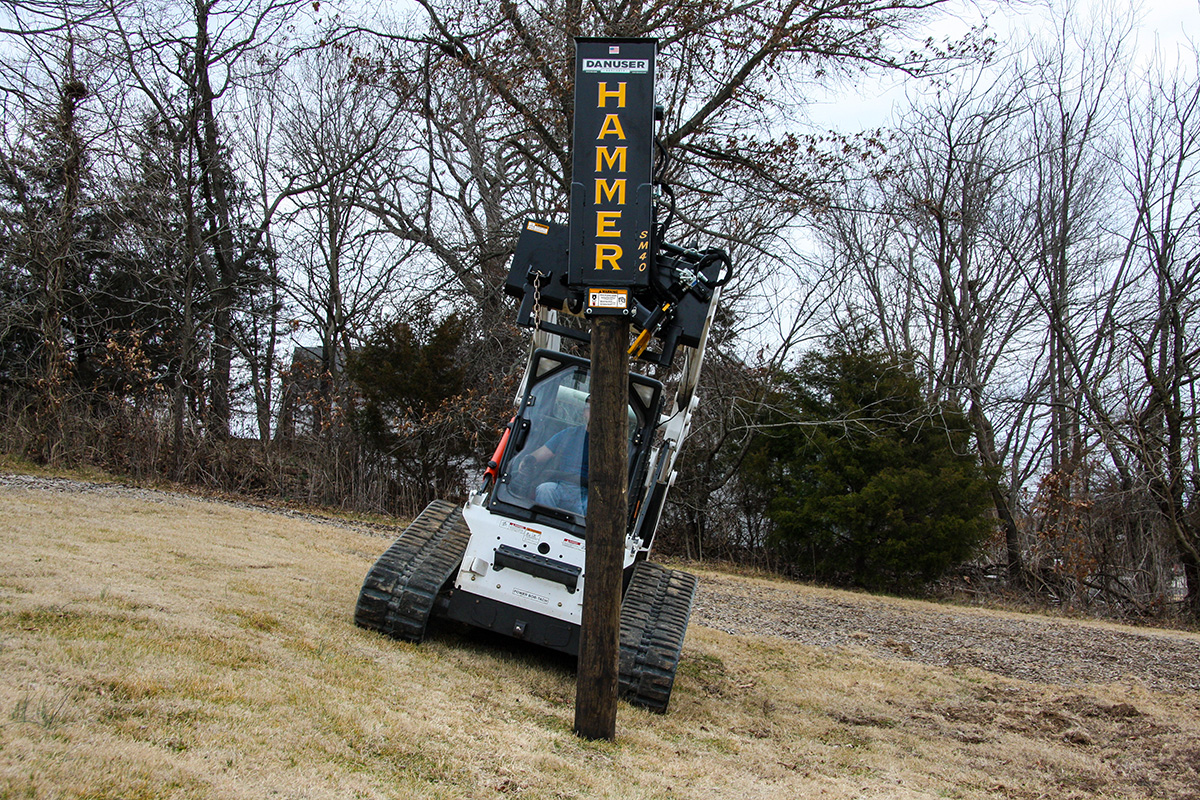 Hammer SM40 with Grapple and Tilt Loaded | Danuser