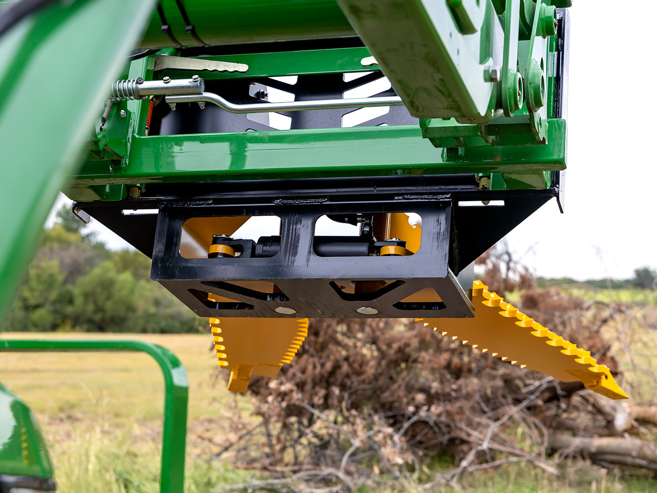 Intimidator Skid-Steer Quick Attach with Side Saw Teeth Jaws | Danuser